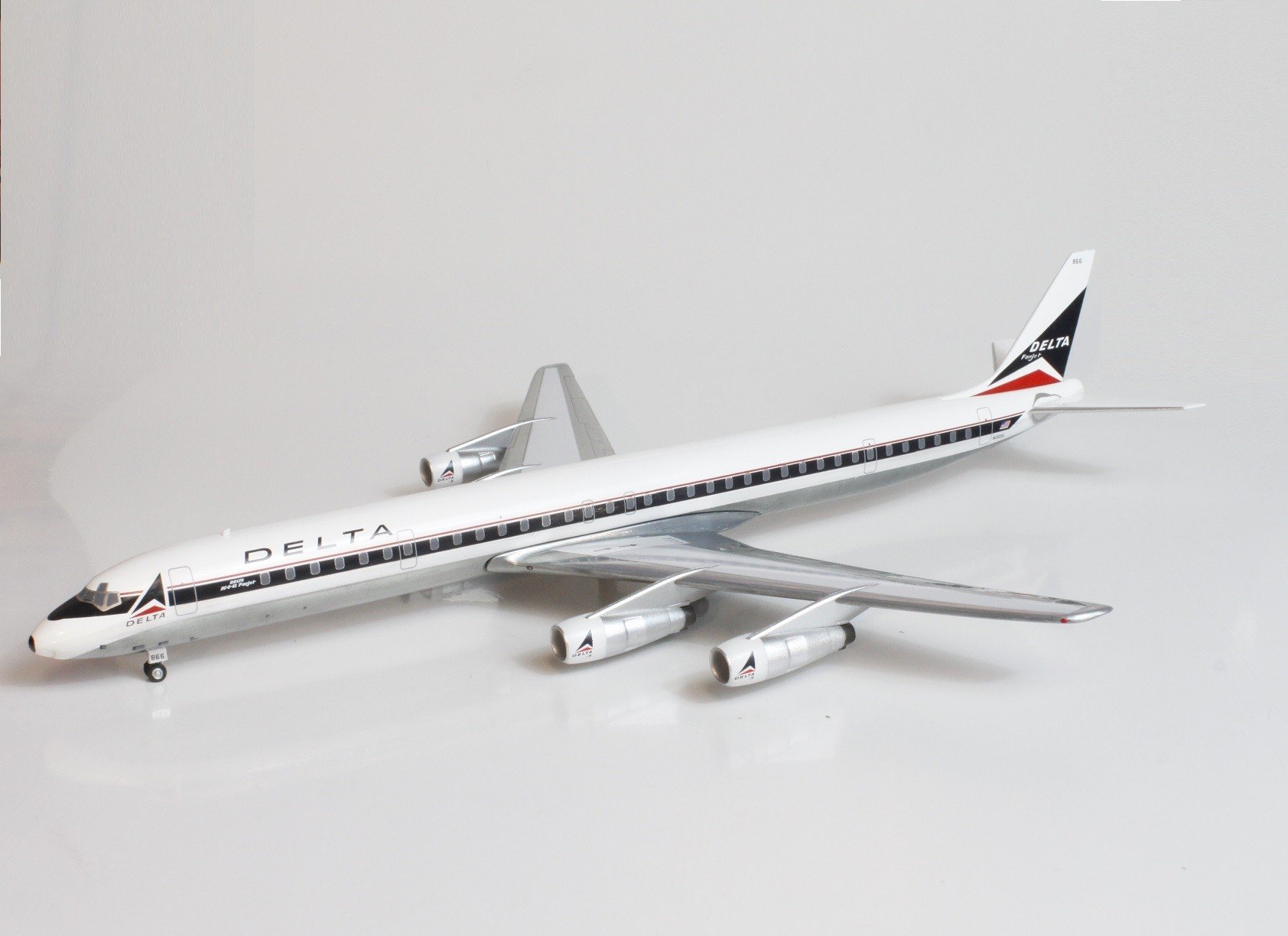 Delta Air Lines DC-8-61 AC219546 AeroClassics 1:200 » AviaMini México