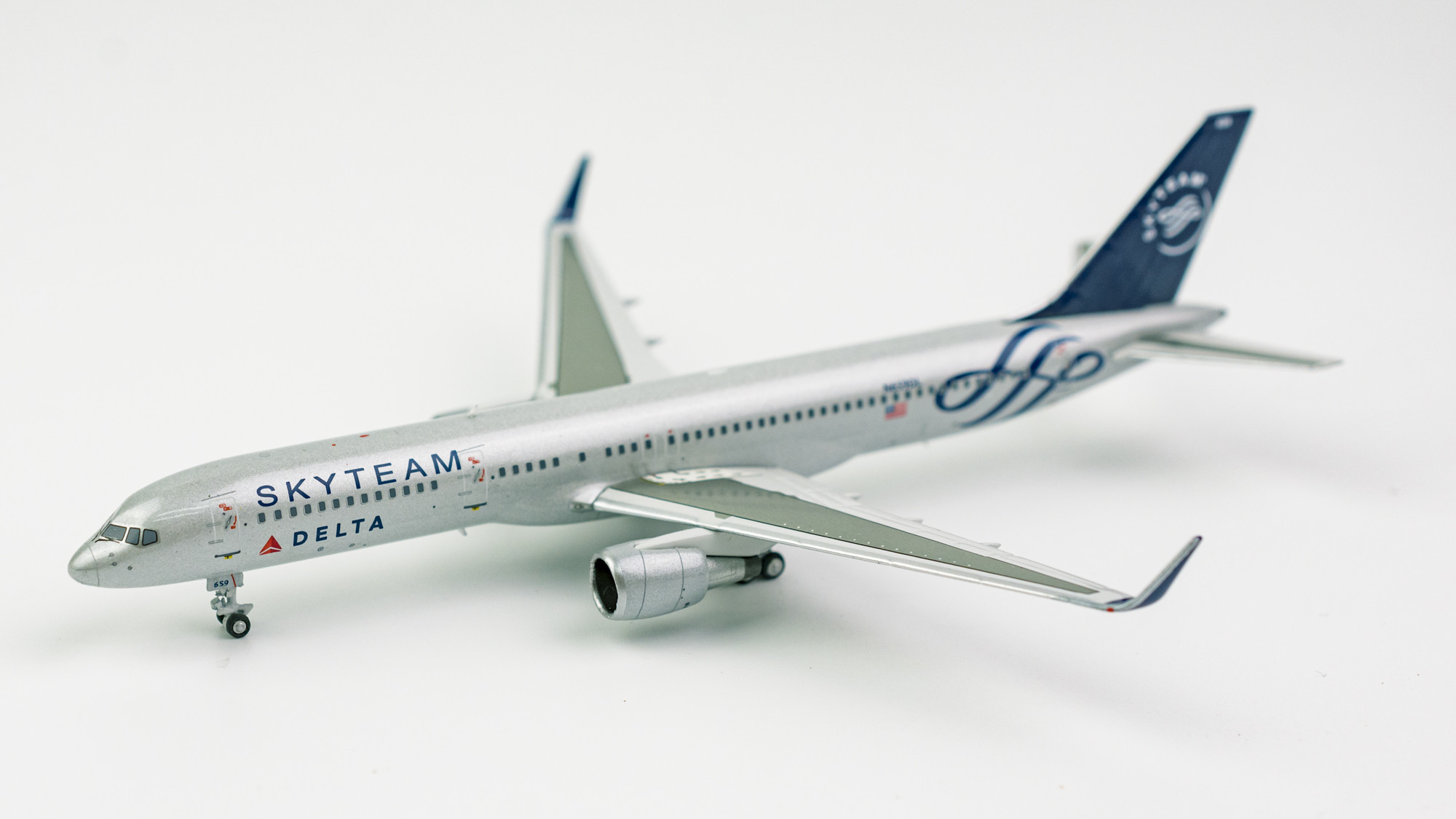 Delta Air Lines B757-200(W) NG53108 NG Model 1:400 » AviaMini México
